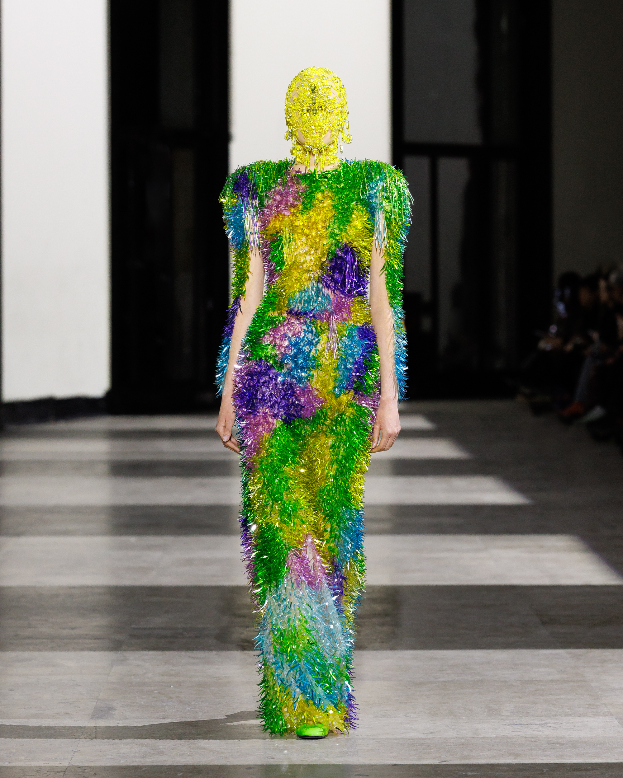 Germanier réinvente la Haute couture avec des looks upcyclés